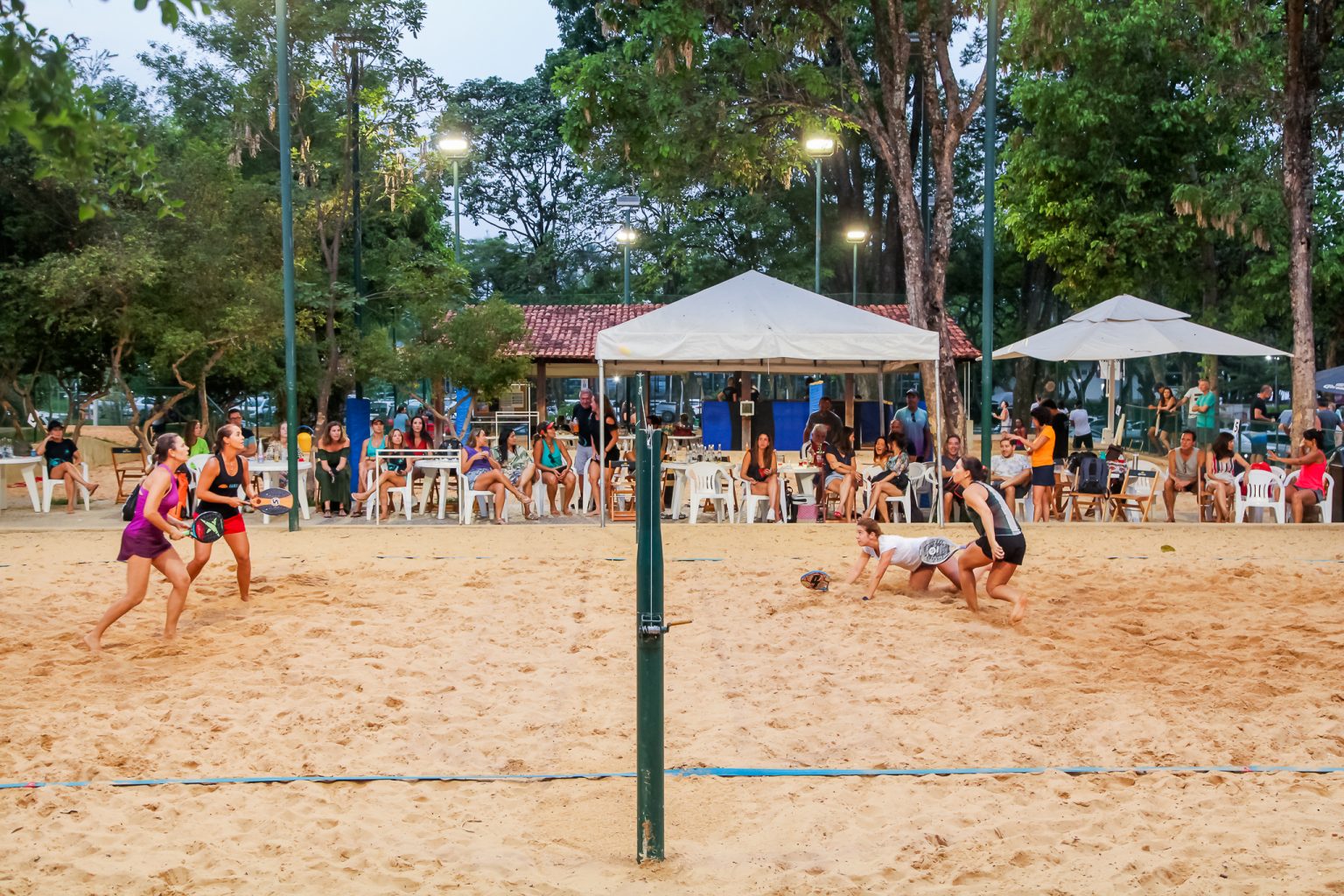 Beach tennis tem conquistado cada vez mais sócios do Iate Clube de Brasília - Iate Clube de Brasilia